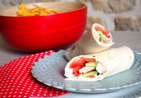Wrap Estival Au Poulet Avocat Tomate Et Creamcheese Recettes De