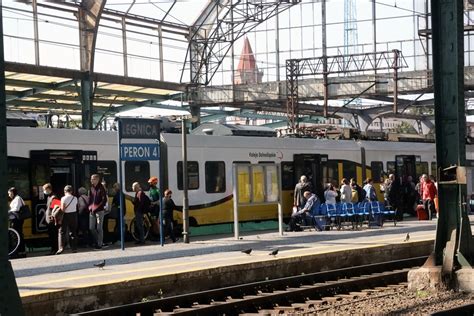Remont hali peronowej Dworca PKP w Legnicy zobaczcie zdjęcia Legnica