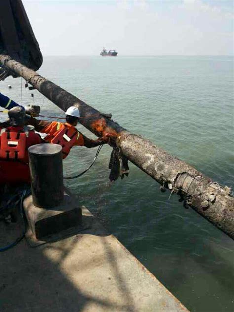 Pertaminas Gas Pipe Jatim Perkasa Salvage