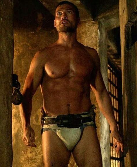 Pin De Ann Patrick En Andy Whitfield Espartaco Roma Antigua Victorioso