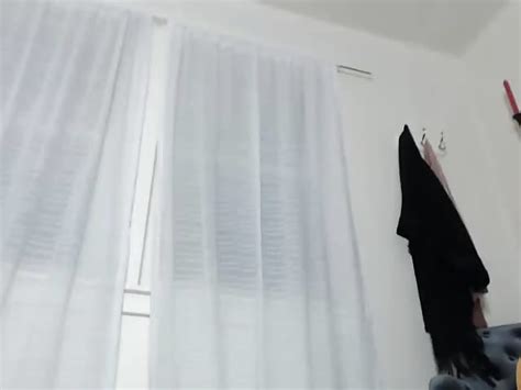 Morena Se Exhibe Ante La Webcam Con Sus Juguetes Canalporno
