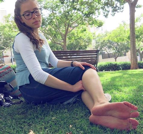Fetiche De Pie Adolescente Asi Tico Fotos Er Ticas Y Porno