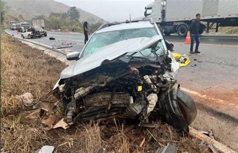 Batida Entre Dois Carros Na BR 116 Deixa Uma Pessoa Morta E Duas