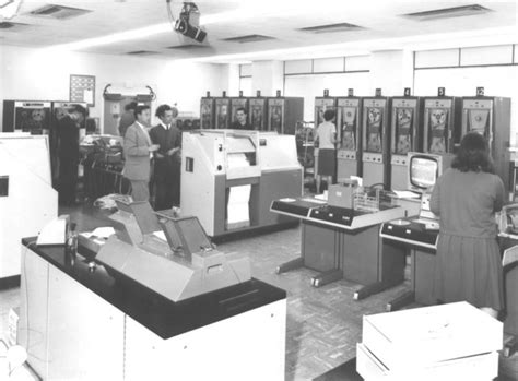 Historia de la Ingeniería en Sistemas Computacionales timeline