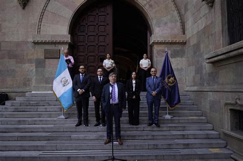 Ministro de Gobernación presenta su equipo de trabajo Agencia