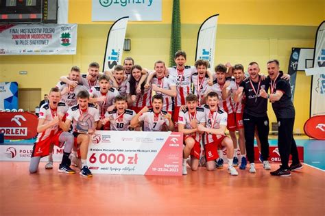 Rosną talenty Młodzi siatkarze z Rzeszowa na podium mistrzostw Polski