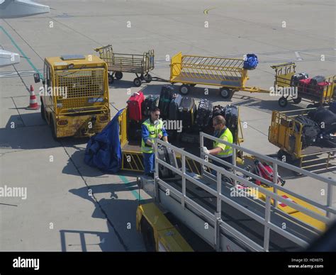 Flughafen Wien Schwechat Immagini E Fotografie Stock Ad Alta
