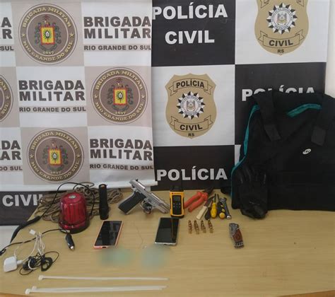 Brigada Militar e Polícia Civil prendem homem foragido e apreendem arma