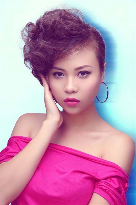 Tiểu sử Đàm Thu Trang