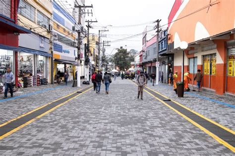 Prefeitura de Ferraz de Vasconcelos conclui obras em calçadão no centro