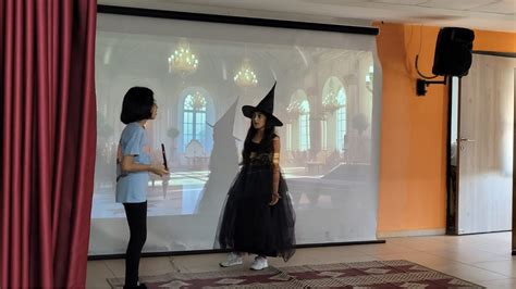 Öğrencilerimizden İngilizce Pamuk Prenses ve Yedi Cüceler Piyesi