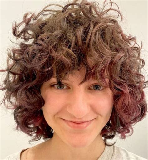 20 Romantic Curly Bob Haircuts Shag Bob With A Touch Of Pink