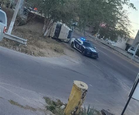 Nayarit Noticias 18 VUELCA GÓNDOLA CARGADA