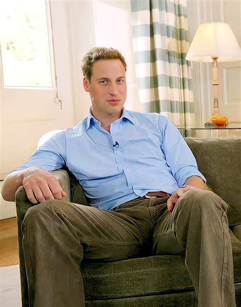 Times Prince William Looked Sexy In Uniform Artofit