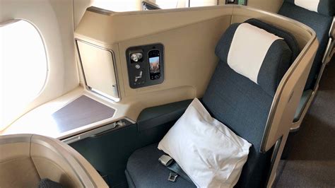 Review Cathay Pacific Boeing 777 300ER Business Class Hong