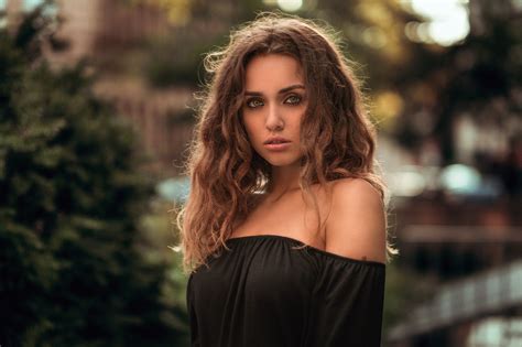 Women Portrait Martin Kuhn Depth Of Field Brunette Green Eyes Wallpaper