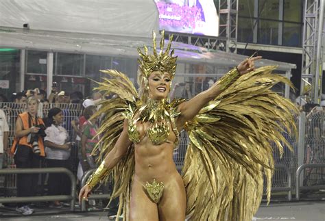 Naked Juju Salimeni In Mancha Verde