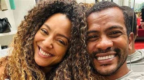 Vai na Fé Depois de ser pedida em casamento Sol participa do programa