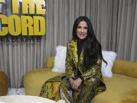 Martha Debayle busca un enfoque íntimo en su podcast Off the Record