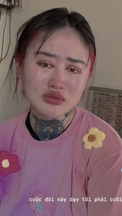 Hotgirl bể cá Ngân Baby khóc hết nước mắt vì bị dân mạng chửi