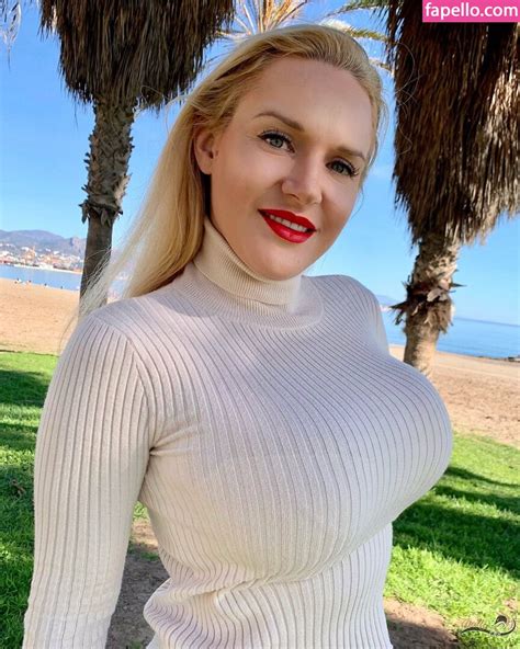 Dolly Fox Fapello