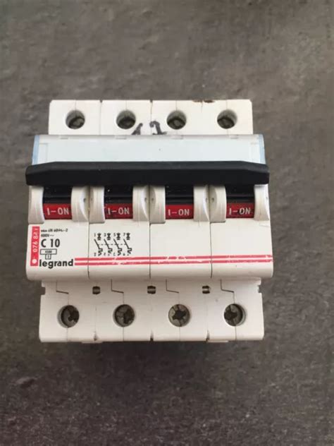 DISJONCTEUR LEGRAND MAGNÉTO THERMIQUE DX 4P 400 V 10A Ref 07684 EUR