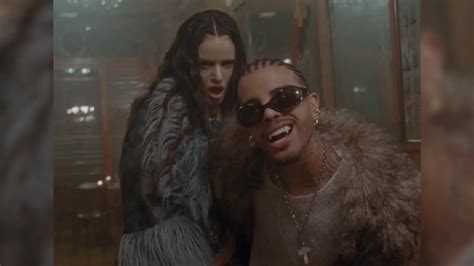 Rosalía y Rauw Alejandro dos vampiros por Barcelona en su nuevo videoclip