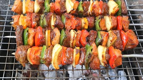 Cách làm thịt nướng xiên que rau củ thơm ngon và dễ thực hiện ngay tại nhà