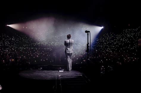 Harry Styles Aesthetic Laptop HD Wallpaper