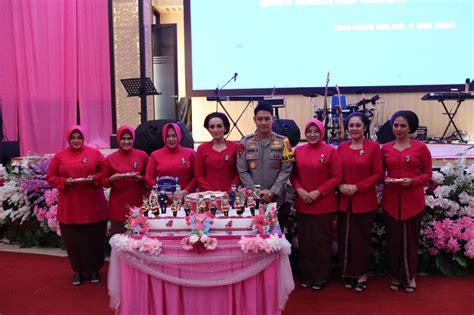 Kapolda Kaltara Beserta Ketua Bhayangkari Daerah Kaltara Ikuti Upacara
