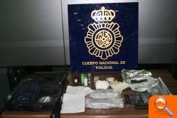 La Policía Nacional detiene in fraganti a dos hombres cuando iban a