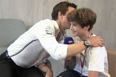 Megsúgott egy fontos részletet Hamilton szerződéséről Wolff loero net