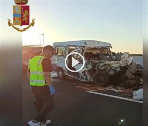 Scontro in A4 allaltezza di San Donà di Piave sei morti Corriere TV