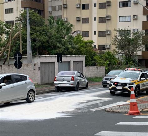 Acidente é registrado em cruzamento no Centro de Criciúma