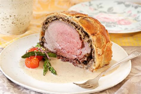 Solomillo Wellington la clásica receta de carne con hojaldre