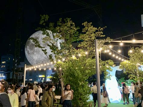 下北沢に満月が落ちてきたムーンアートナイト下北沢週末の夜だけ開催 下北沢に住みたい人のためのWEBサイト