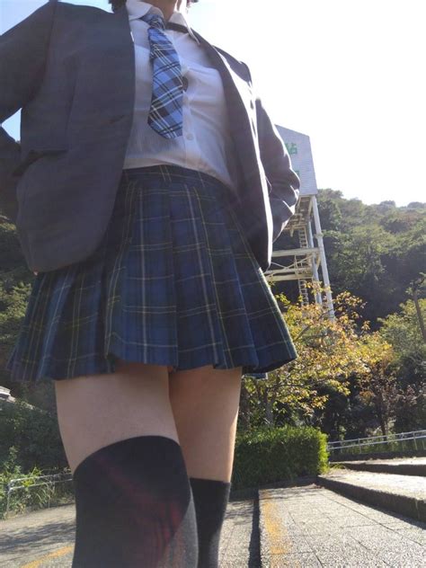 女子高生の制服で やっちゃんの秘密の部屋