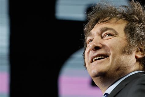 La entrevista de Tucker Carlson a Javier Milei rompe récord y es la más