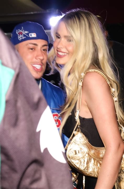 Yasmin Brunet e MC Daniel chegam de mãos dadas a festival em São Paulo