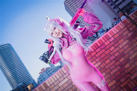 Modelo Fez Um Belíssimo Cosplay Da Alice De Goddess Of Victory Nikke Critical Hits