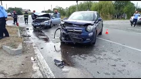 Carambol în județul Dâmbovița Trei mașini au fost implicate după ce o