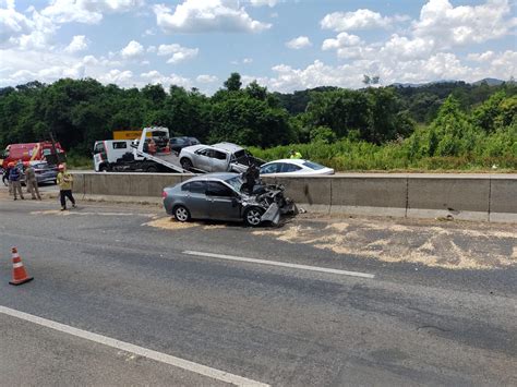 Acidente Entre Carro E Caminhonete Deixa Seis Pessoas Feridas Na BR 277