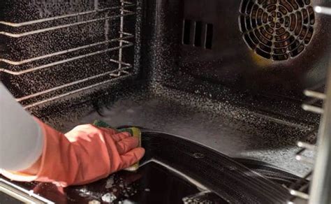 3 Maneras De Limpiar Un Horno Muy Sucio Con Trucos Caseros