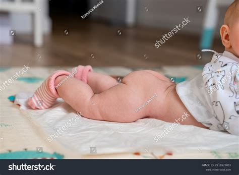 92 fotos de Young boy body naked butt Fotos imágenes y otros