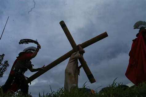 Sexta feira santa é feriado Pode trabalhar Entenda o que diz a lei