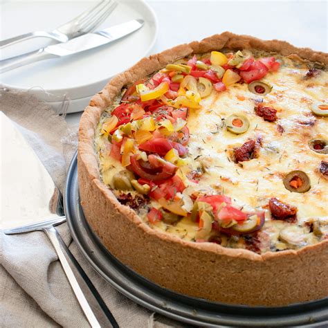 Italiensk Paj Med Oliver Och Soltorkade Tomater Tasteline