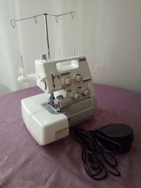 Máquina overlock toyota sl1t excelente estado en Santiago