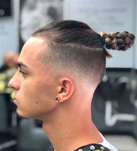 22 Inspirasi Gaya Rambut Pria Terbaru 2022 Stylish Dan Bikin Ganteng