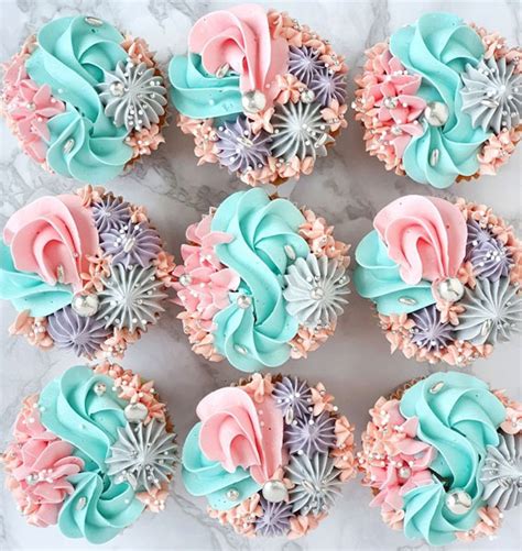 Pretty Buttercream Cupcakes