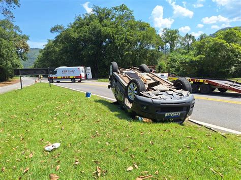 Carros Ficam Destru Dos Em Acidente No Ubatumirim R Dio Costa Azul Fm